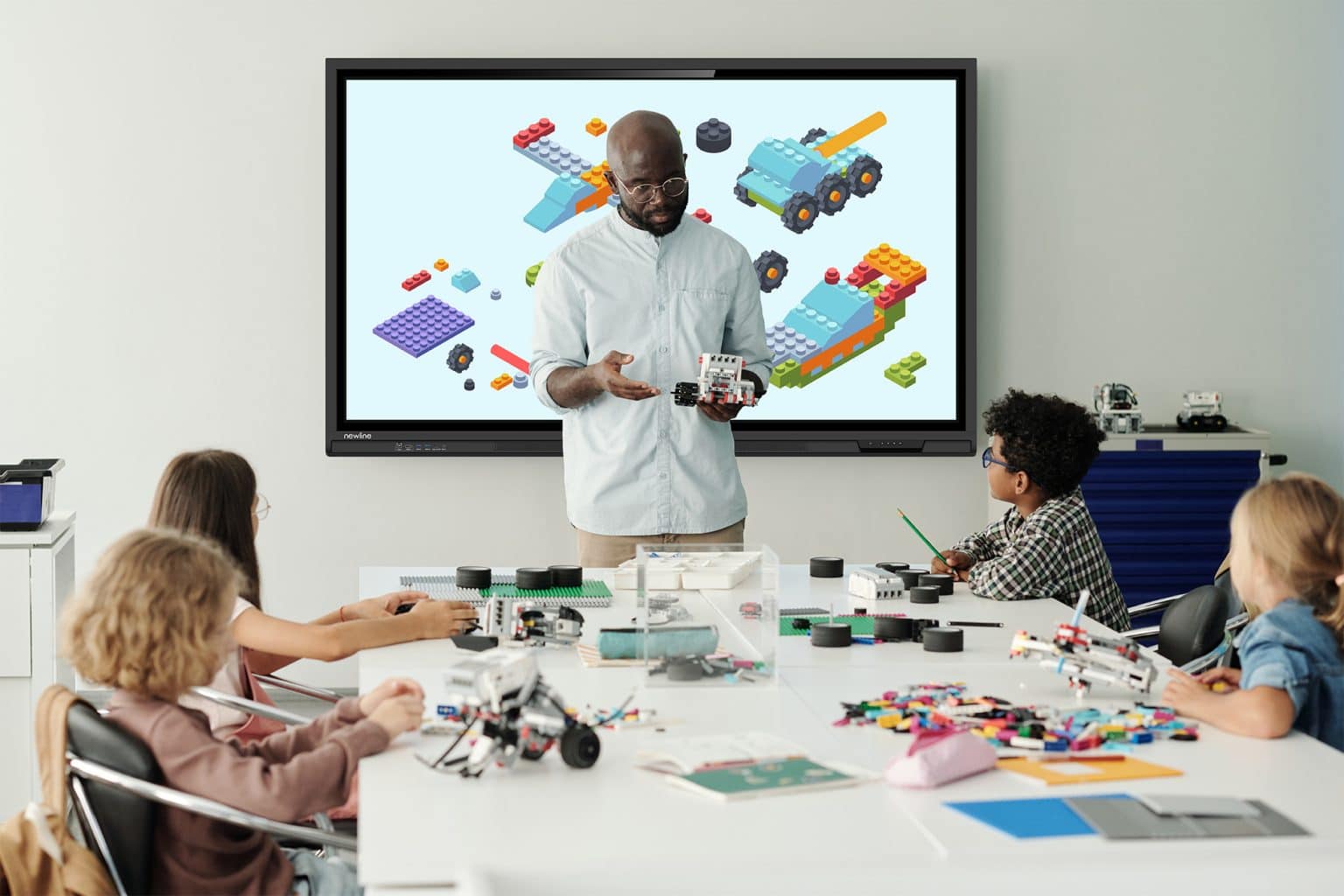 Q Pro Series Google EDLA Certified Interactive Display